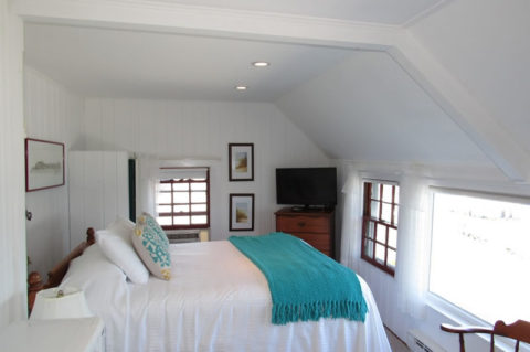 Waterfront Rooms | The Masthead Resort & Cottages